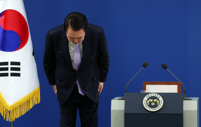 윤석열 대통령, 고개 숙여 대국민 사과…"모든 것 제 불찰" (종합)