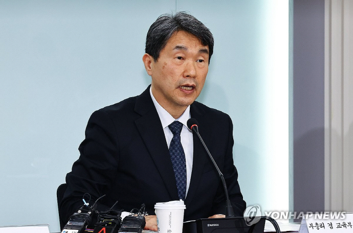 이주호 "늘봄학교 참여 모든 학생 ‘대면 인계’ 체계 갖추겠다"